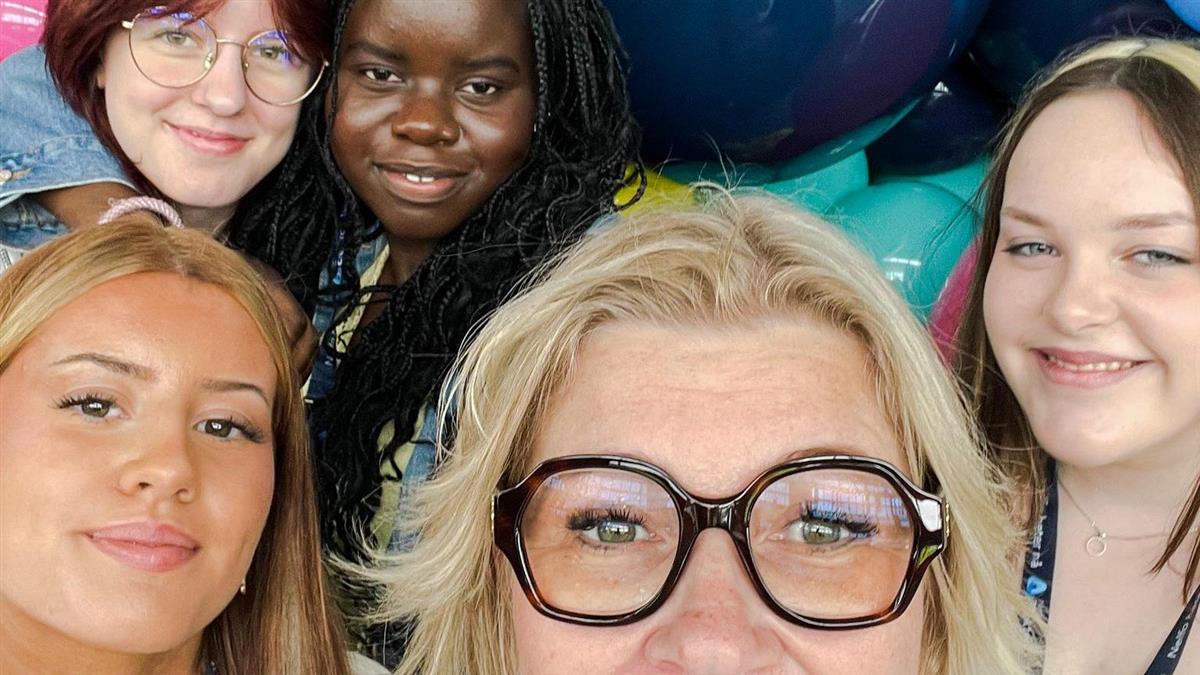 Jenter fra vg1 elektro på Eliaden 2024 - Bodø videregående skole